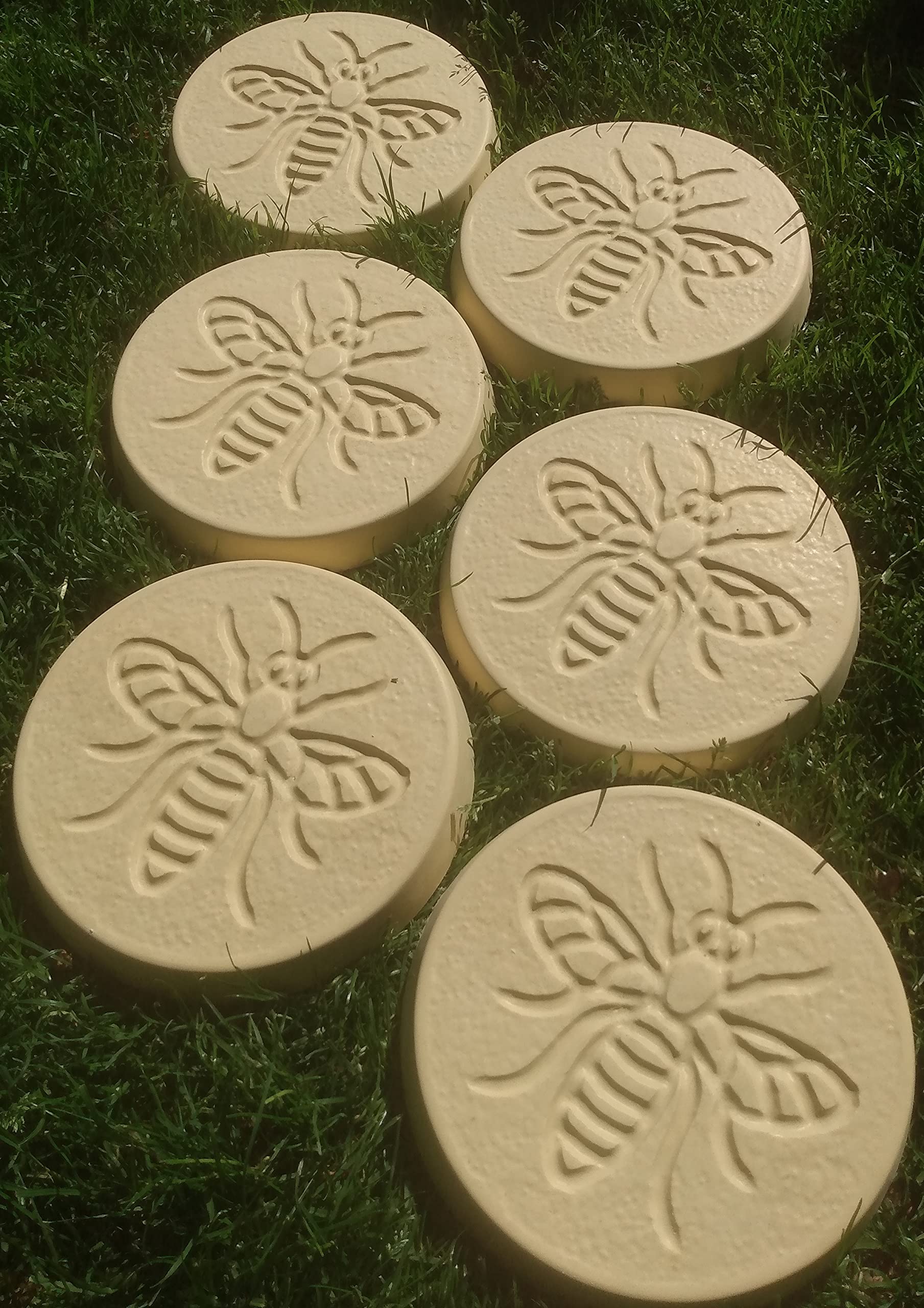 Bee Design Garden Stepping Stones | Buff | Pack of 6 | Coloured Concre ...